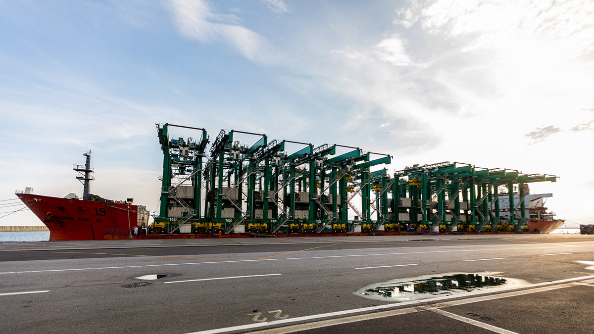 PSA Voltri-Pra Welcomes 21 New Electric Yard Cranes – PSA International